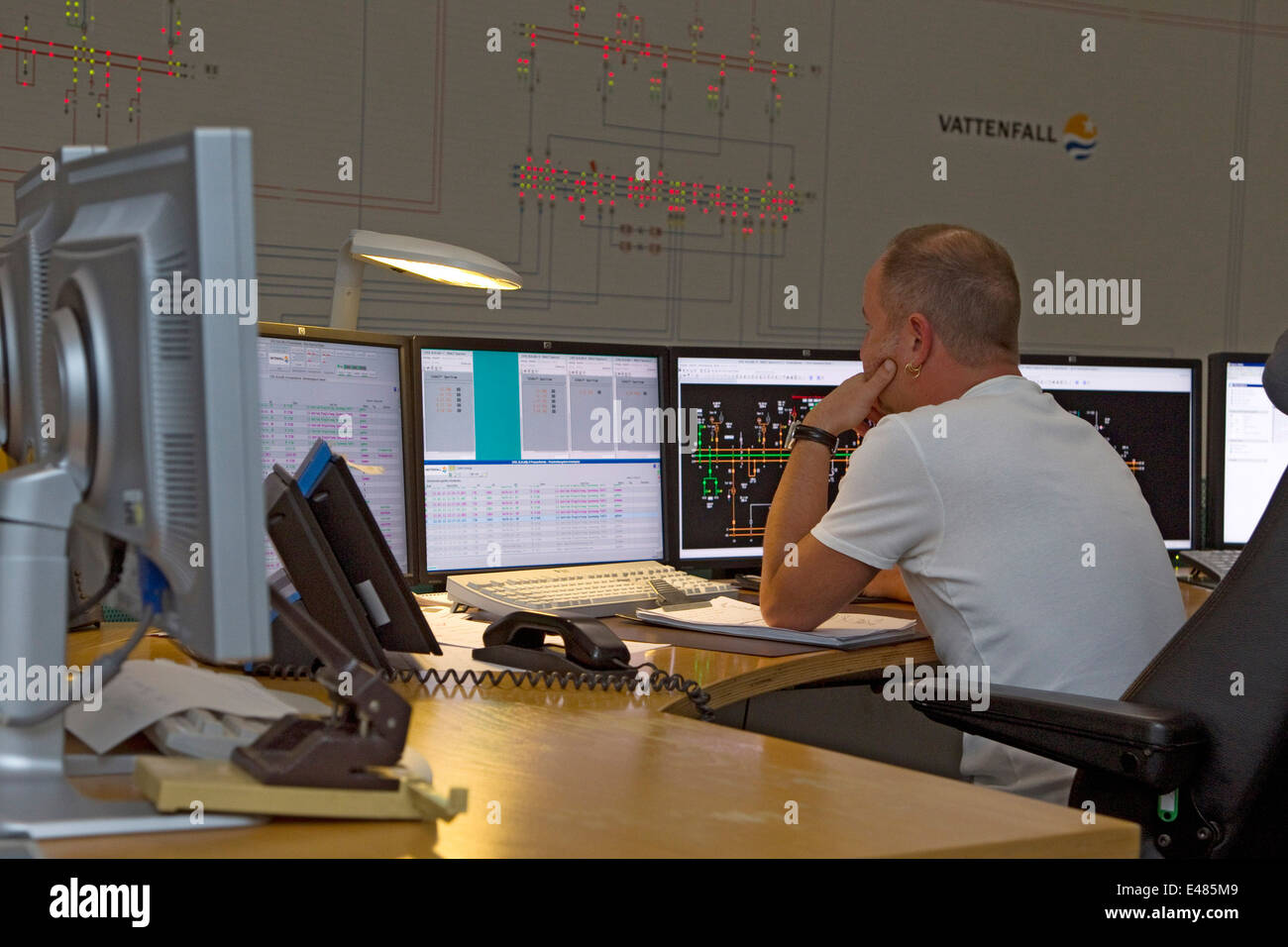 Network economics hi-res stock photography and images - Alamy