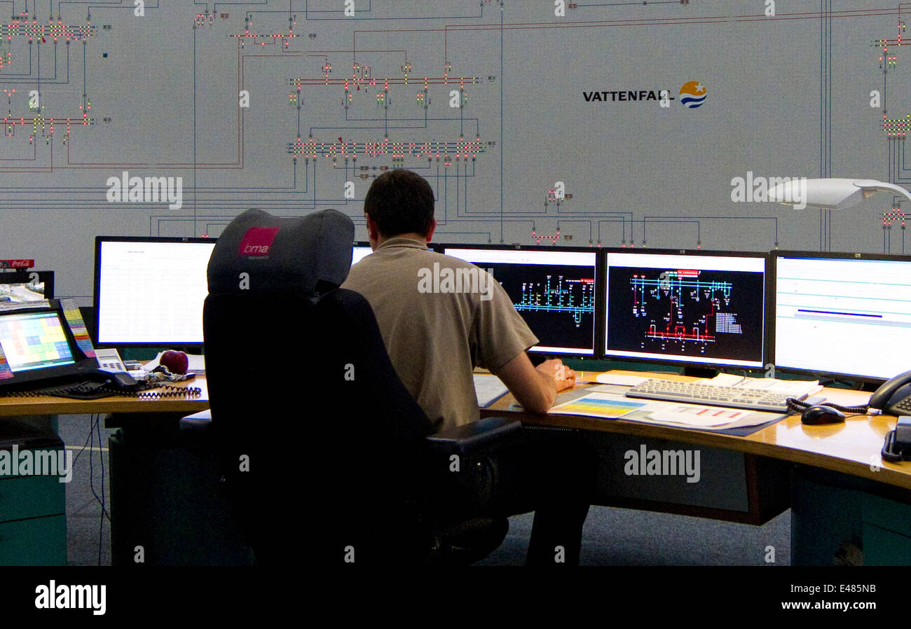 Control center hi-res stock photography and images - Alamy