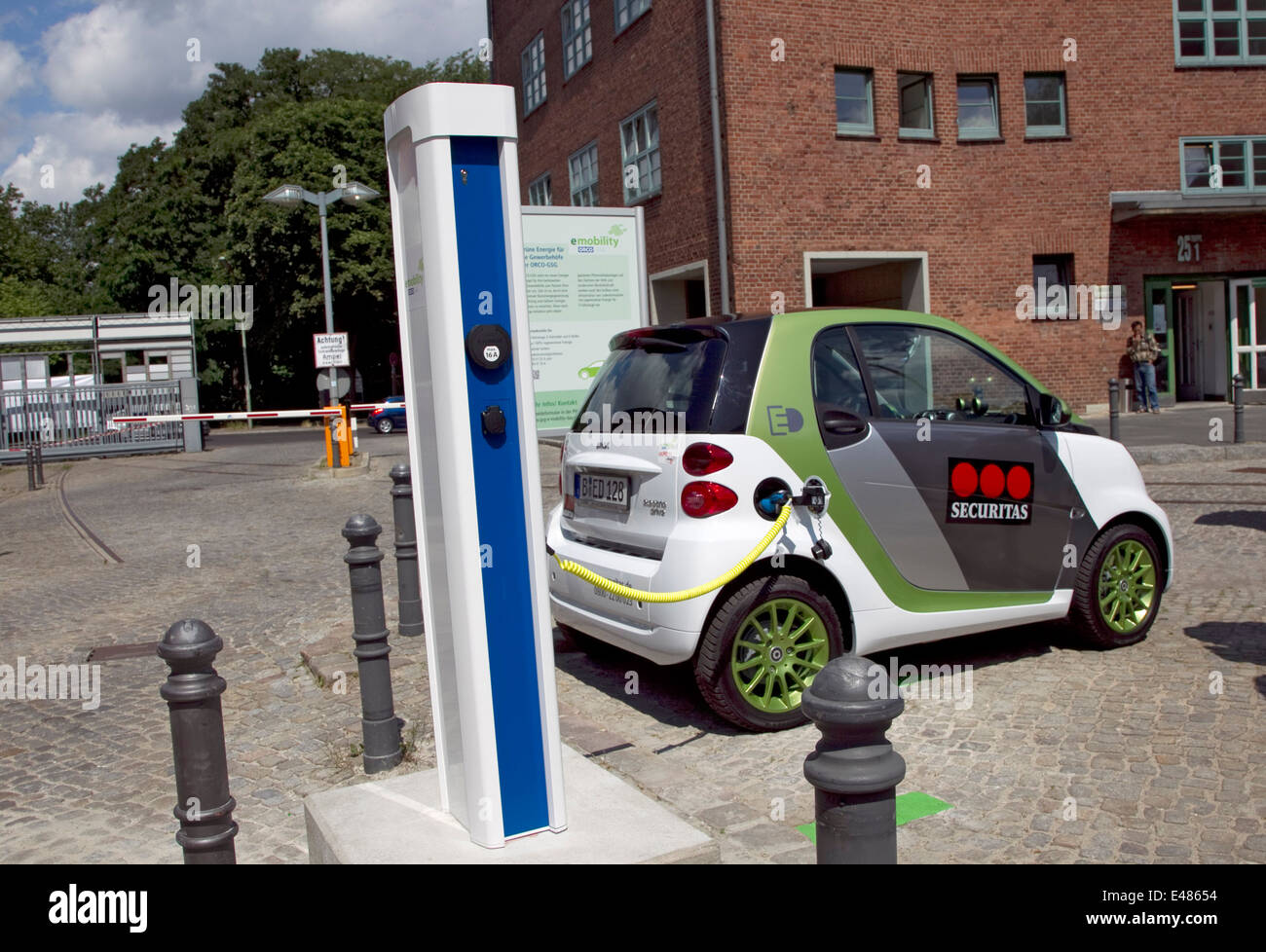 Solar filling station hi-res stock photography and images - Alamy