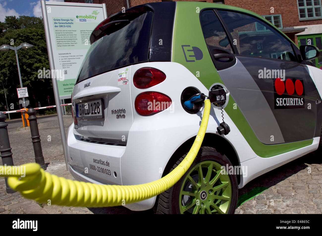 Solar filling station hi-res stock photography and images - Alamy