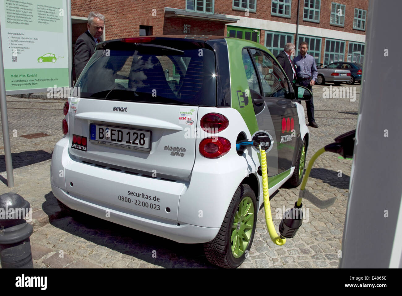 Solar filling station hi-res stock photography and images - Alamy