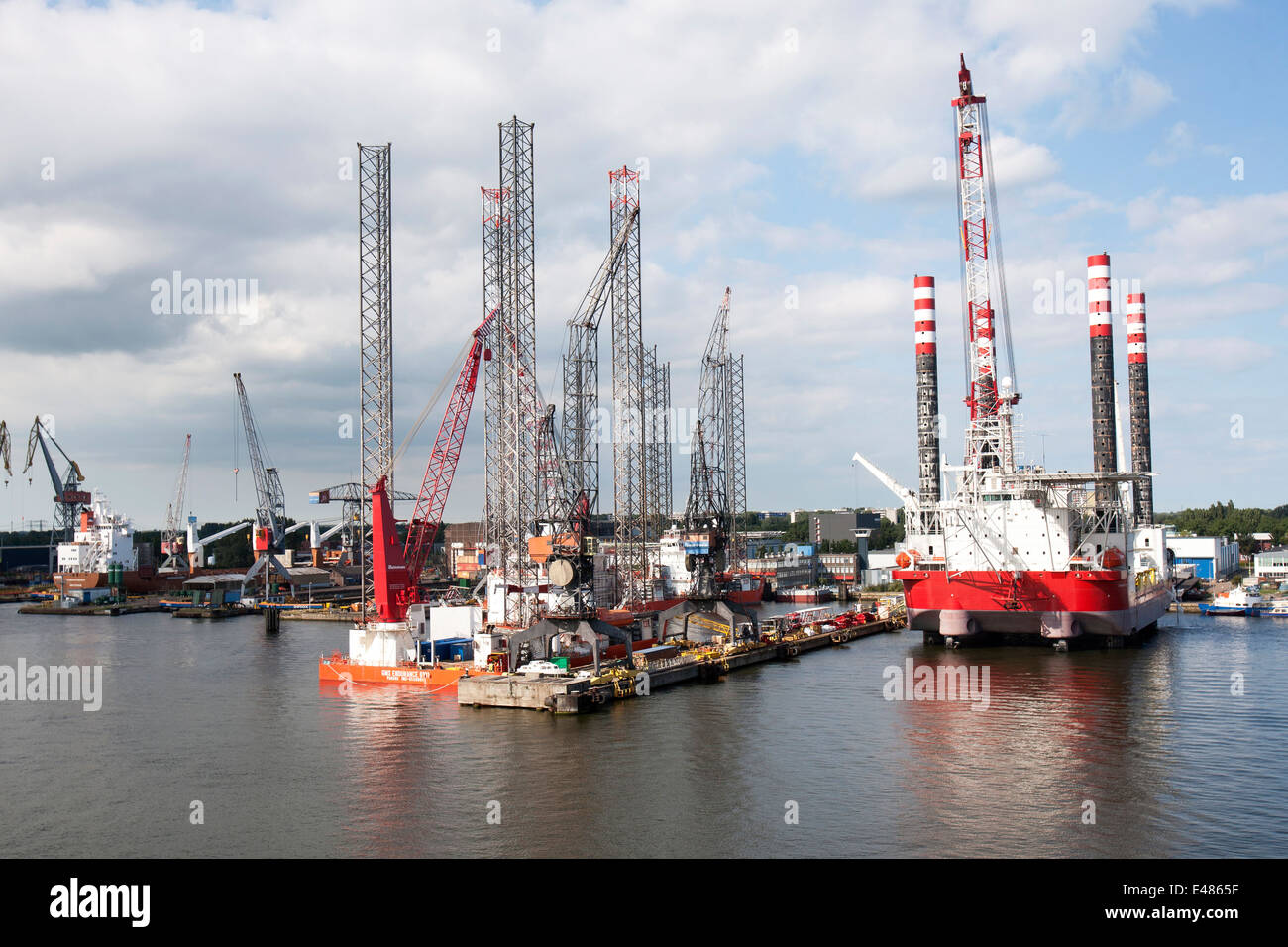 Driller shipyard hi-res stock photography and images - Alamy