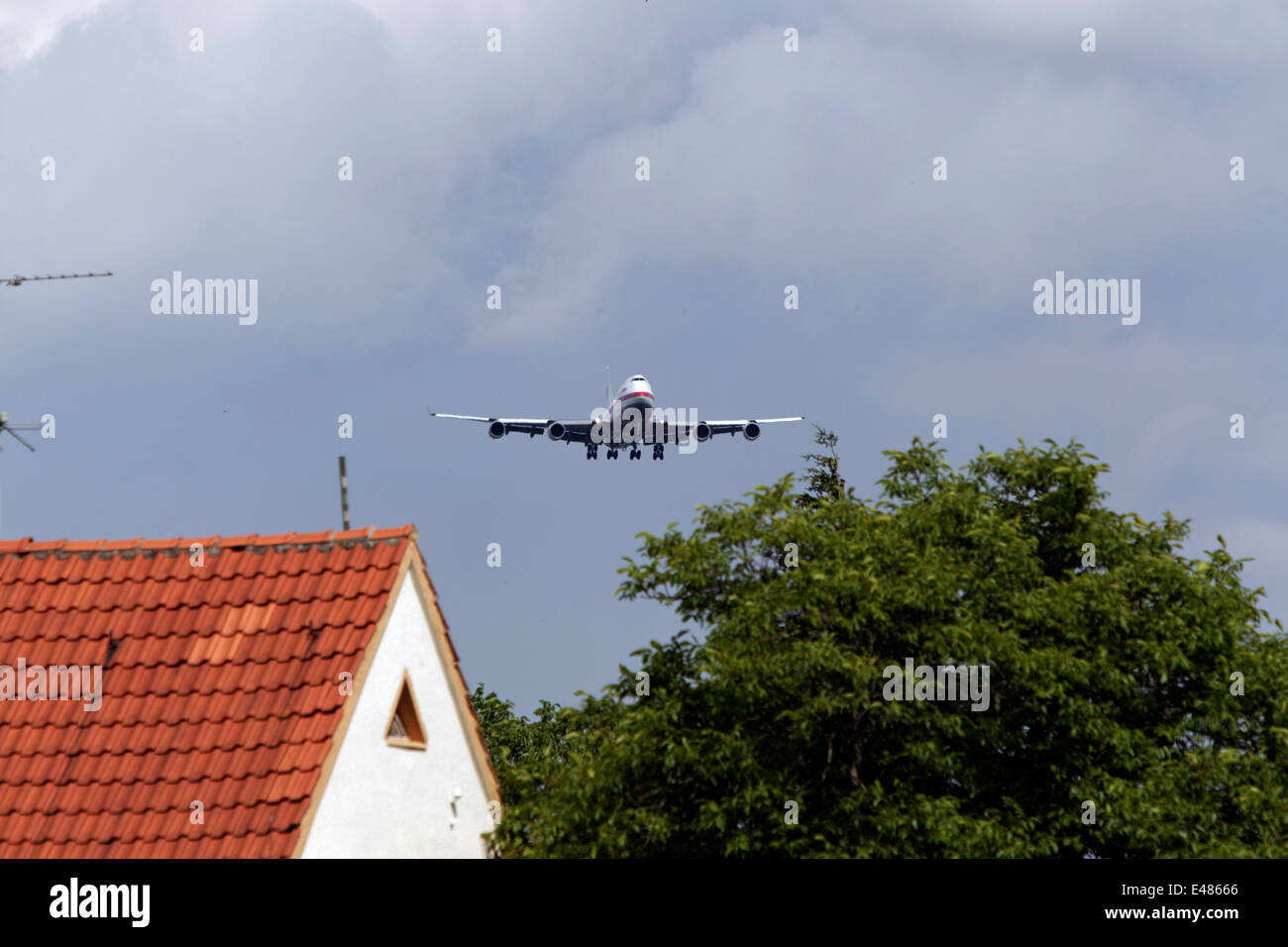 Aircraft noise hi-res stock photography and images - Alamy