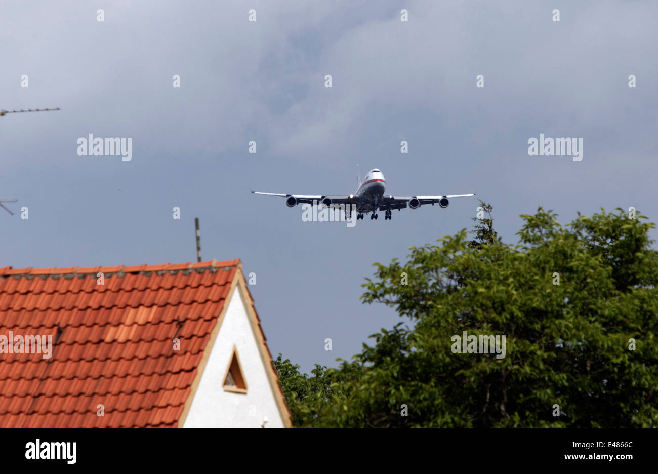 Aircraft noise hi-res stock photography and images - Alamy