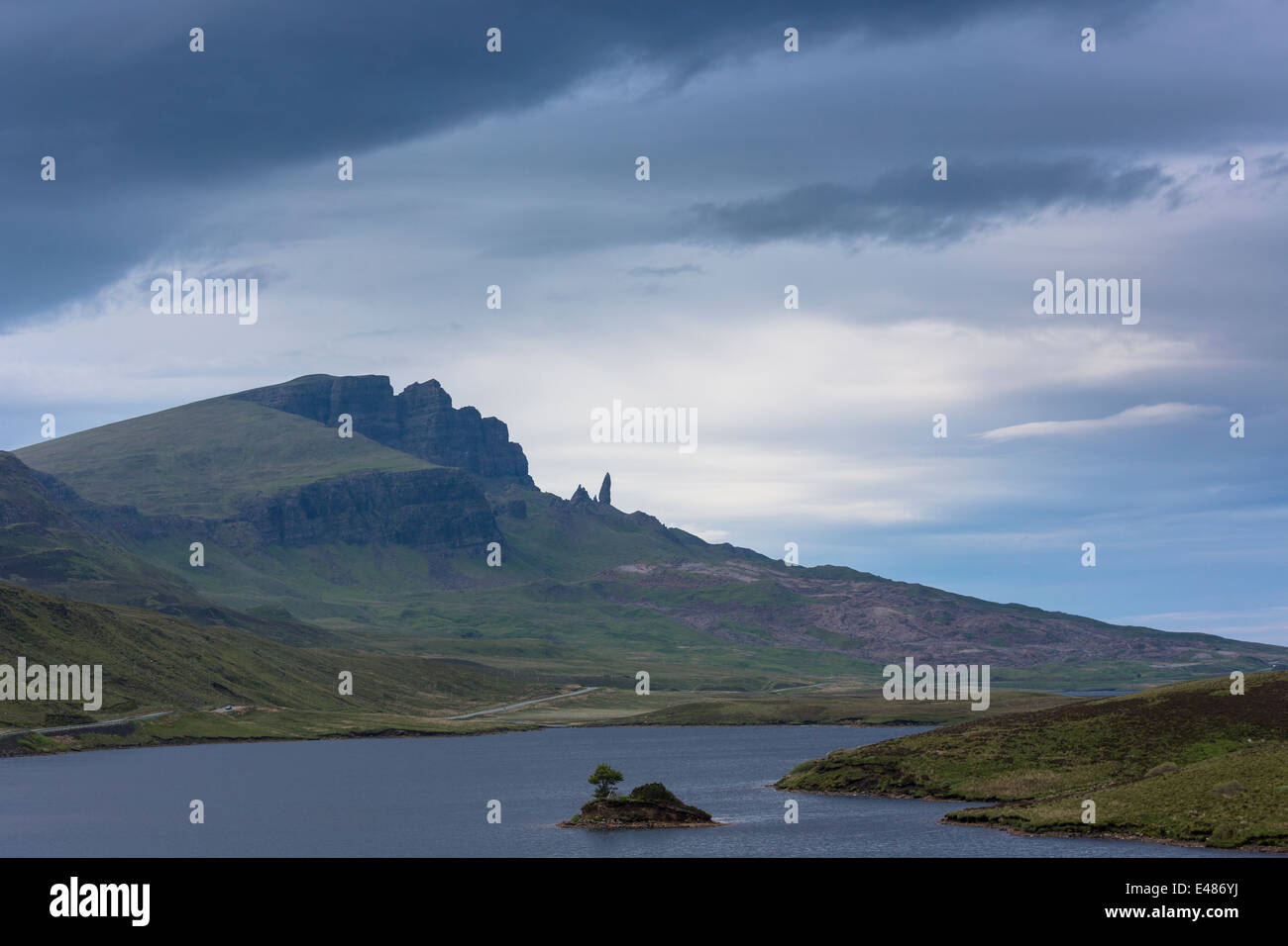 Storr escarpment and The Old Man of Storr rock in Trotternish Ridge ...