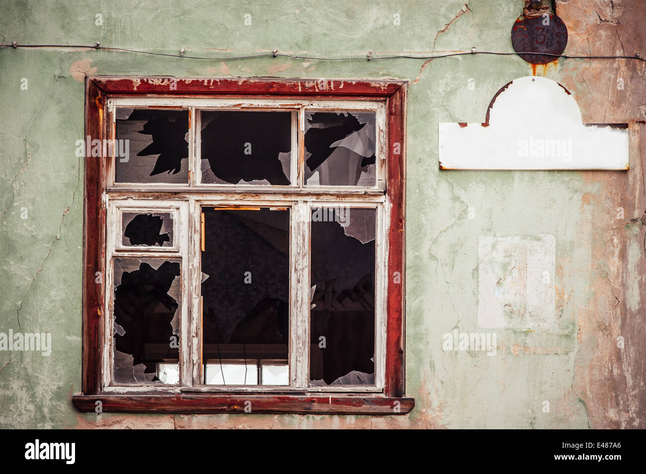 Smashed window house hi-res stock photography and images - Alamy
