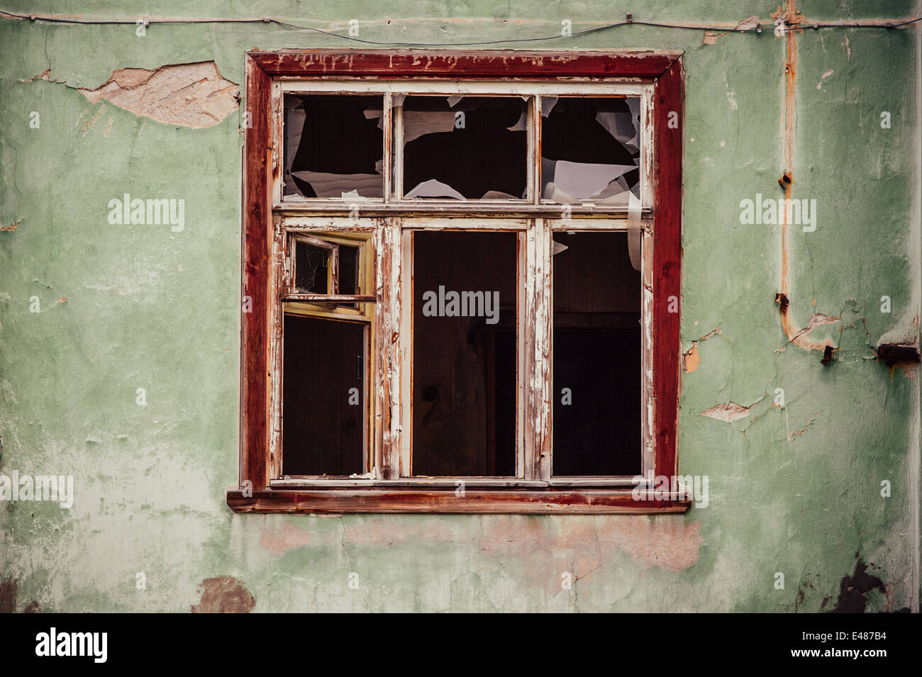 Smashed window house hi-res stock photography and images - Alamy