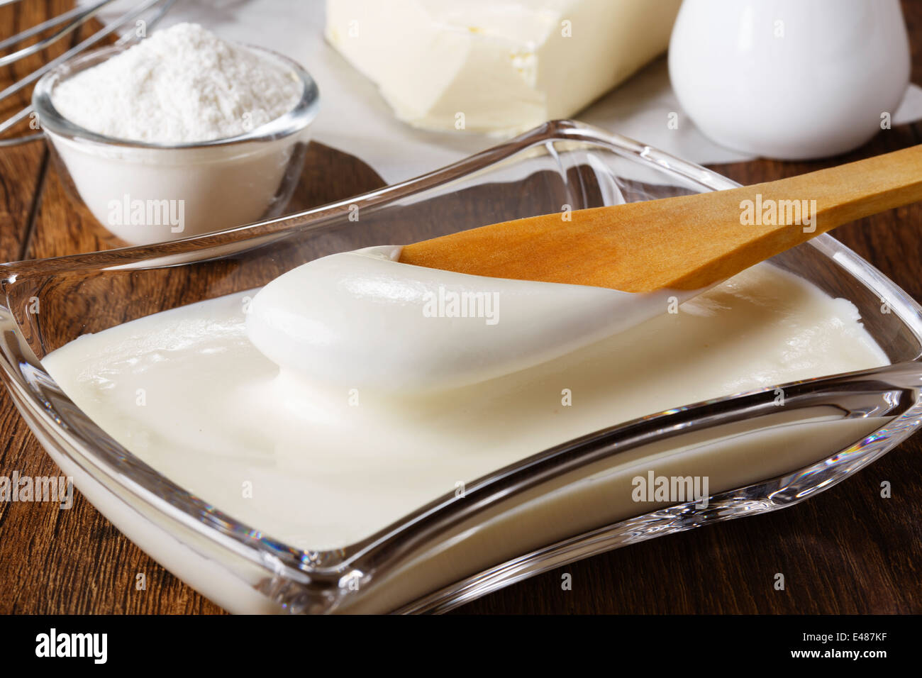 White sauce hi-res stock photography and images - Alamy