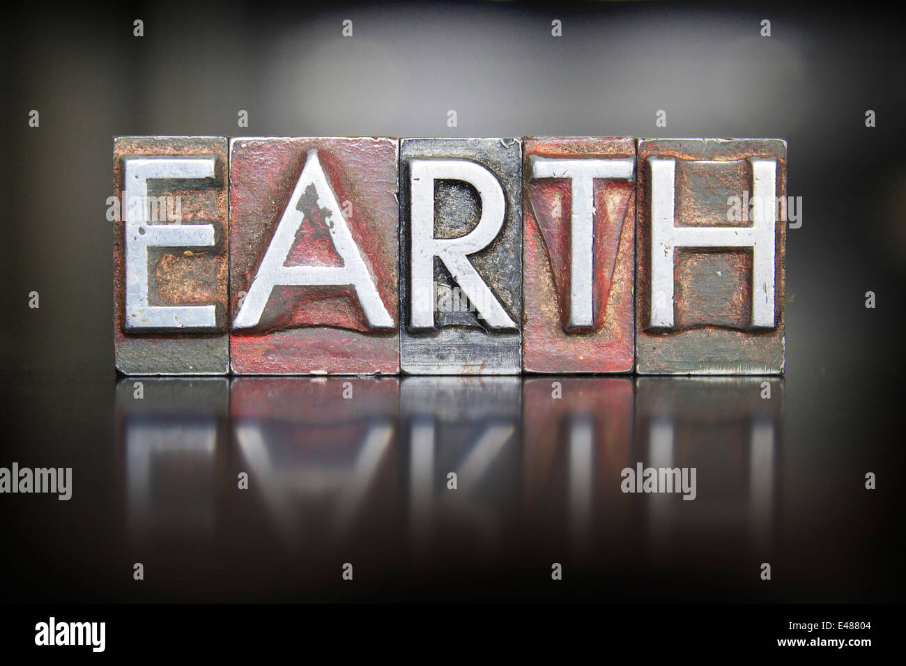The word EARTH written in vintage letterpress lead type Stock Photo - Alamy