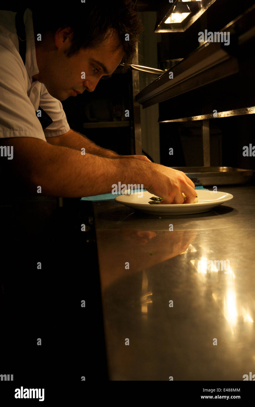Plating up hi-res stock photography and images - Alamy