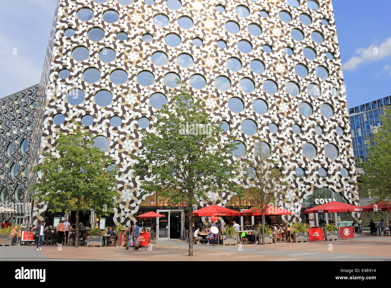 Ravensbourne College building with Cafe Rouge below. North Greenwich ...