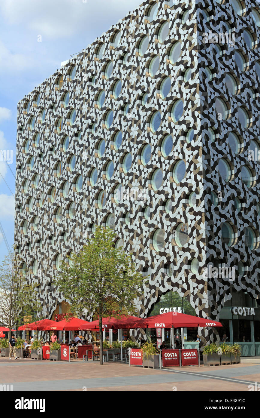 Ravensbourne College building with Cafe Rouge below. North Greenwich ...
