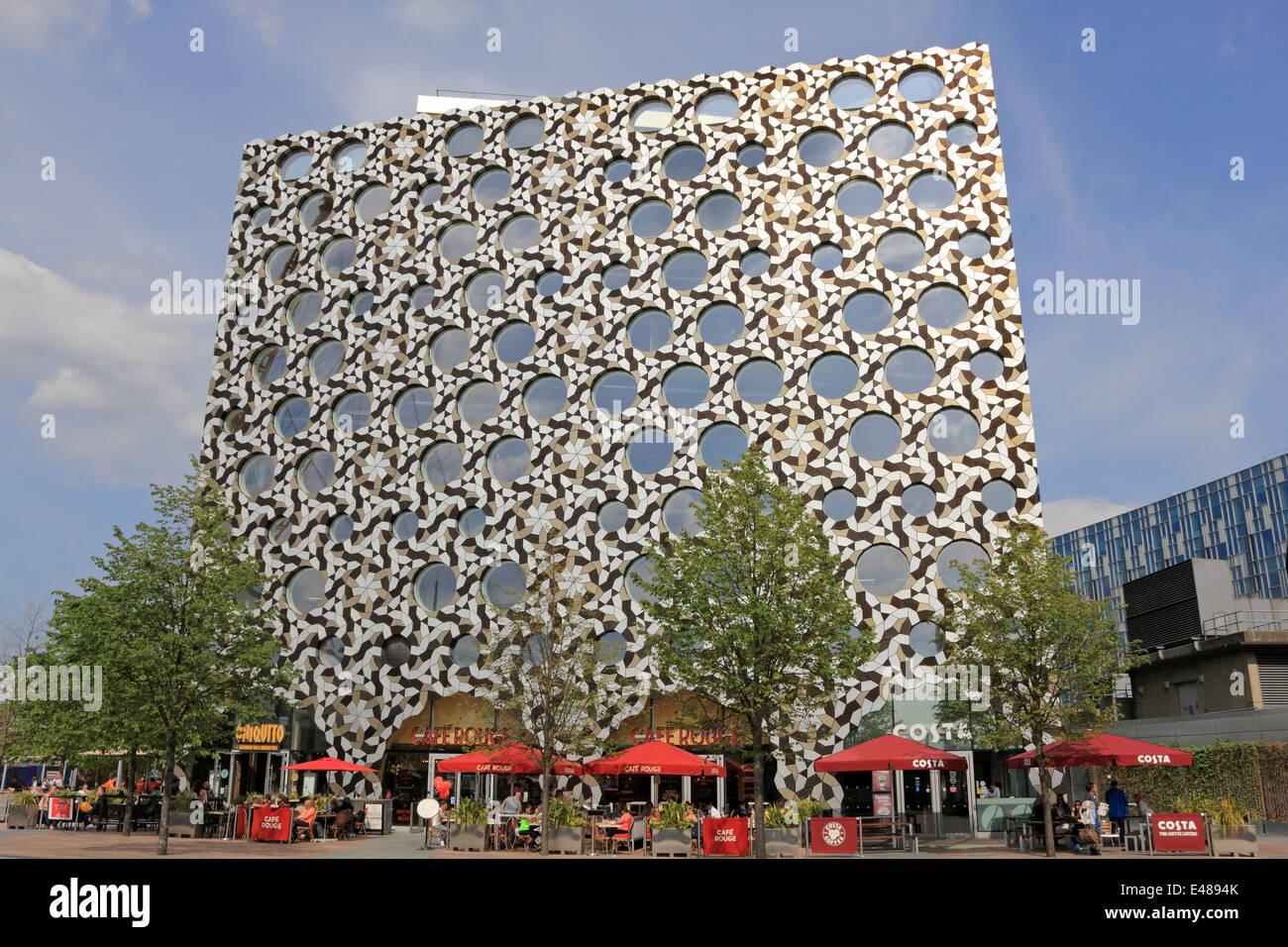 Ravensbourne College building with Cafe Rouge below. North Greenwich ...