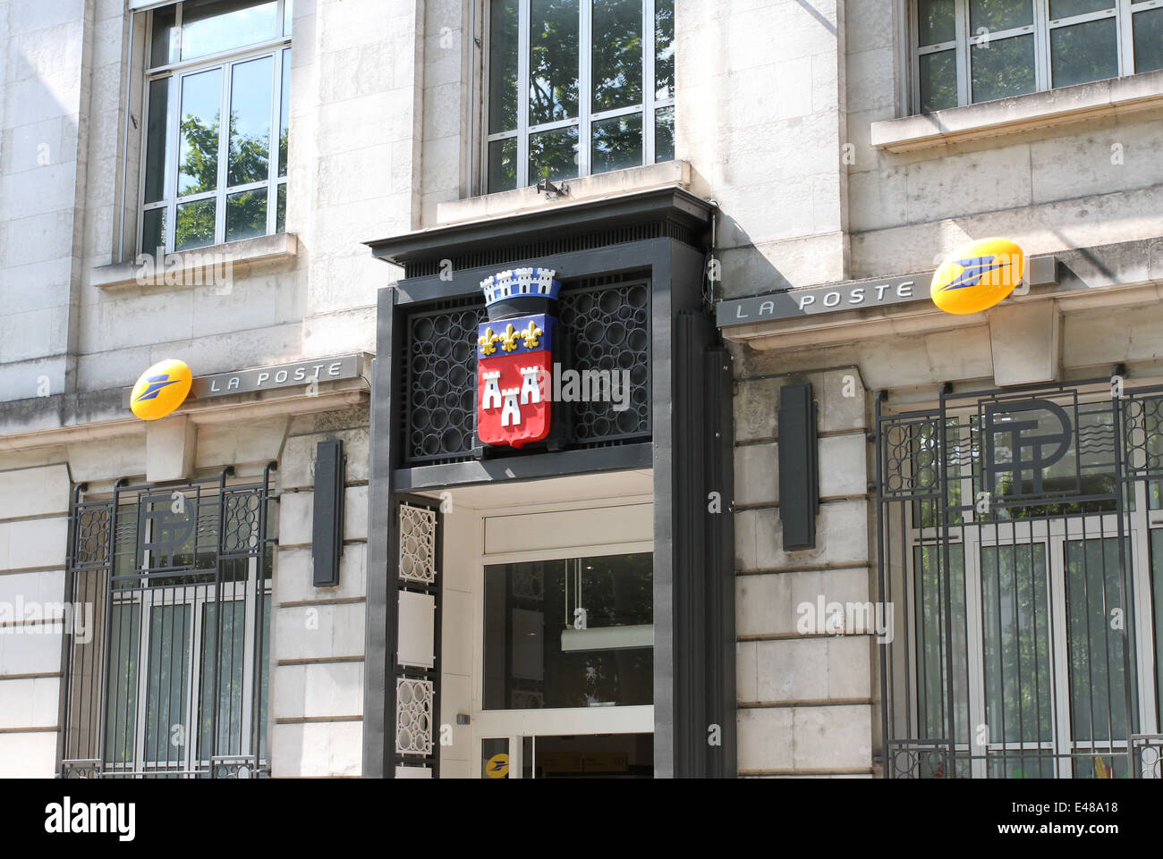 Office tours hi-res stock photography and images - Alamy