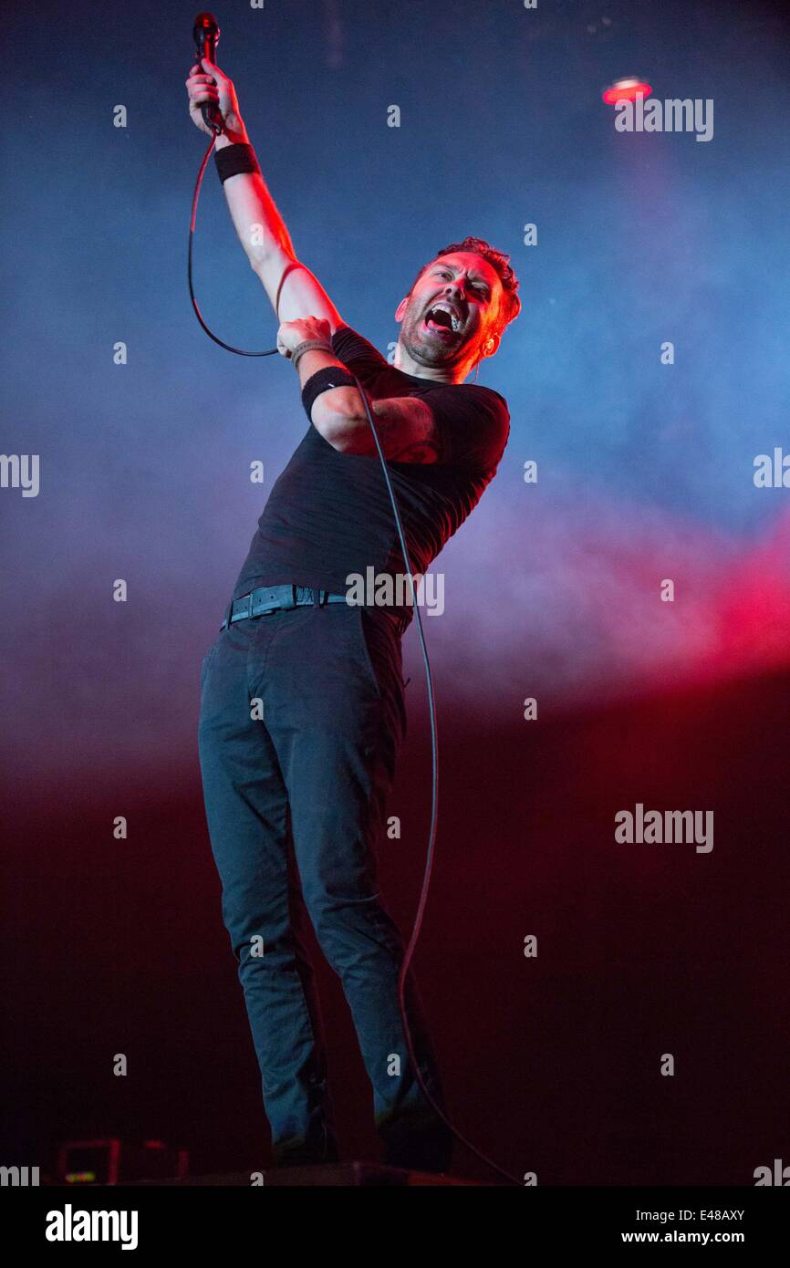 Tim mcilrath vocalist hi-res stock photography and images - Alamy