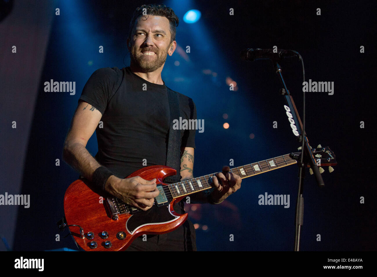 Tim mcilrath vocalist hi-res stock photography and images - Alamy