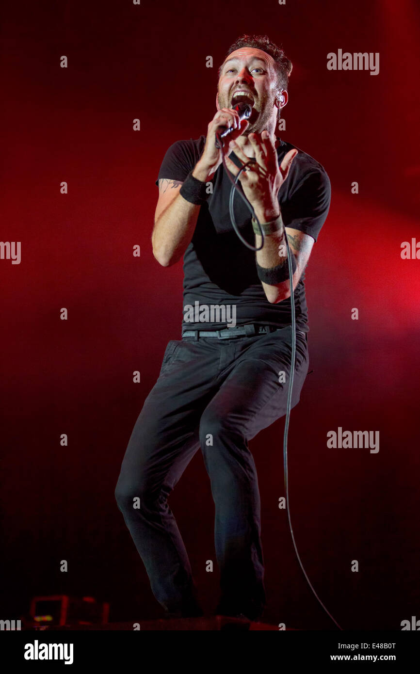 Tim mcilrath vocalist hi-res stock photography and images - Alamy