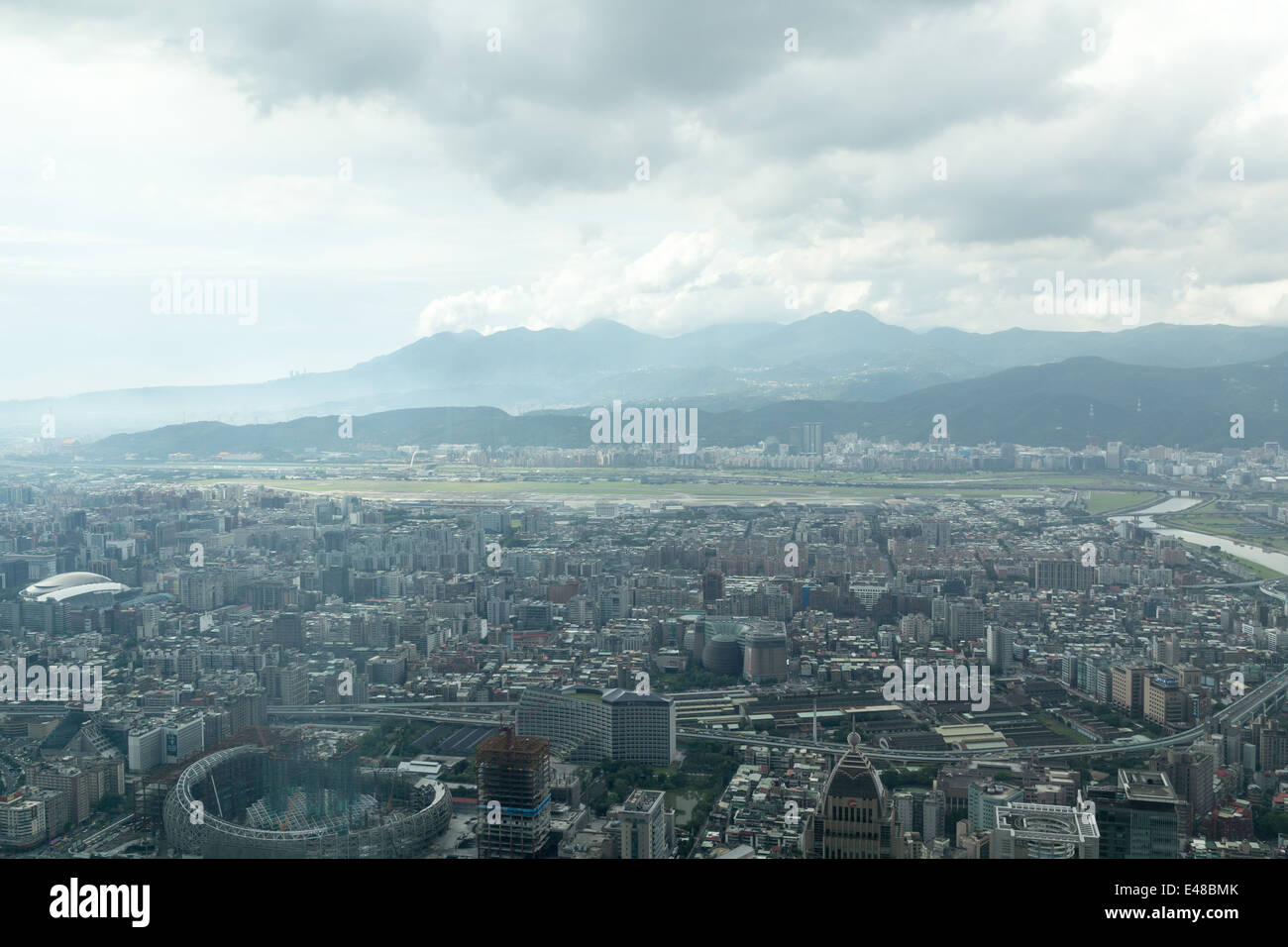 Urban sprawl aerial asia hi-res stock photography and images - Alamy