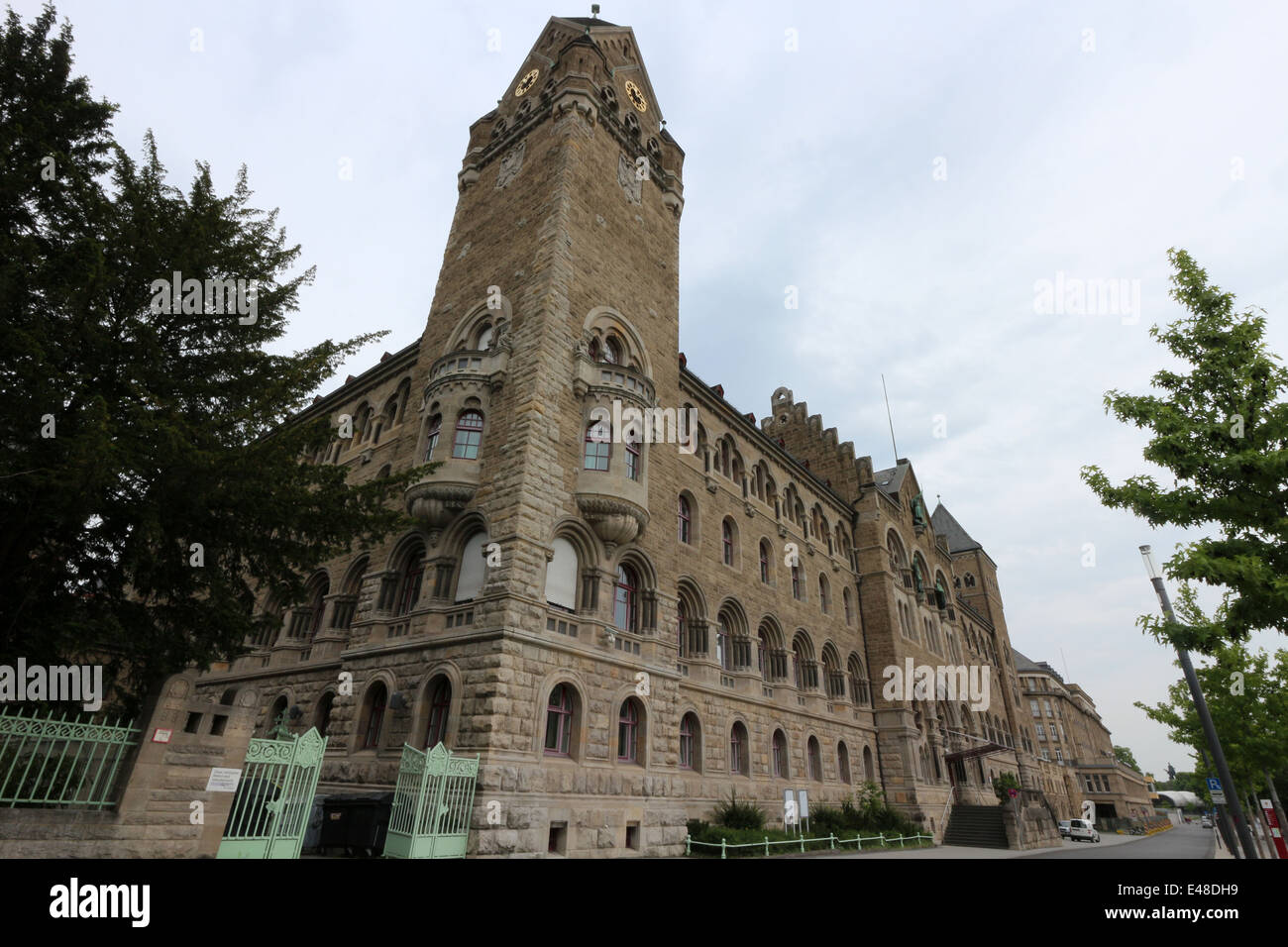 Ministry of defence headquarters hi-res stock photography and images ...