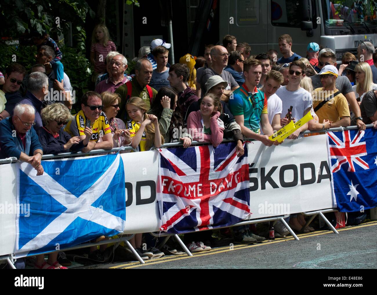 Harrogate crowd flags hi-res stock photography and images - Alamy