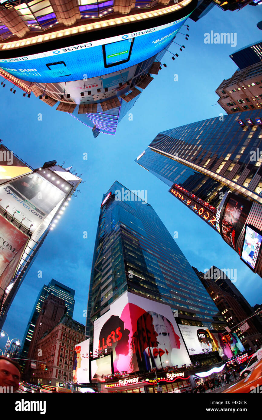 Times building road ny hi-res stock photography and images - Alamy
