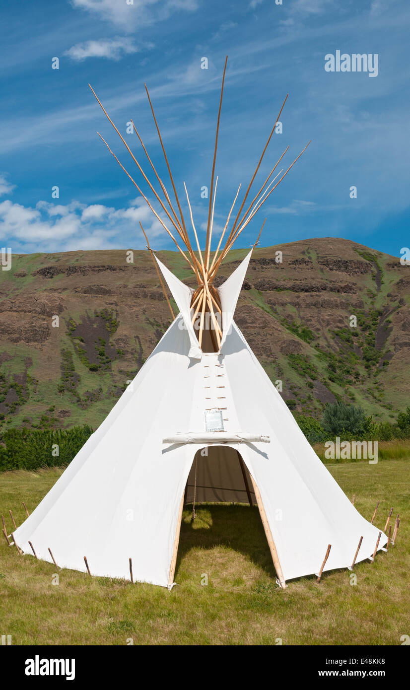 Tipi, teepee north america native hi-res stock photography and images ...