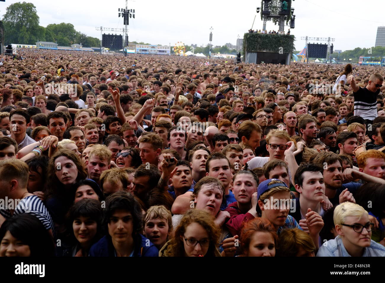 British summer time hyde park crowd hi-res stock photography and images ...