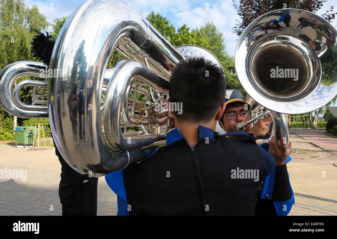 Rastede, Germany. 5th July, 2014. Members of Beihang University's ...
