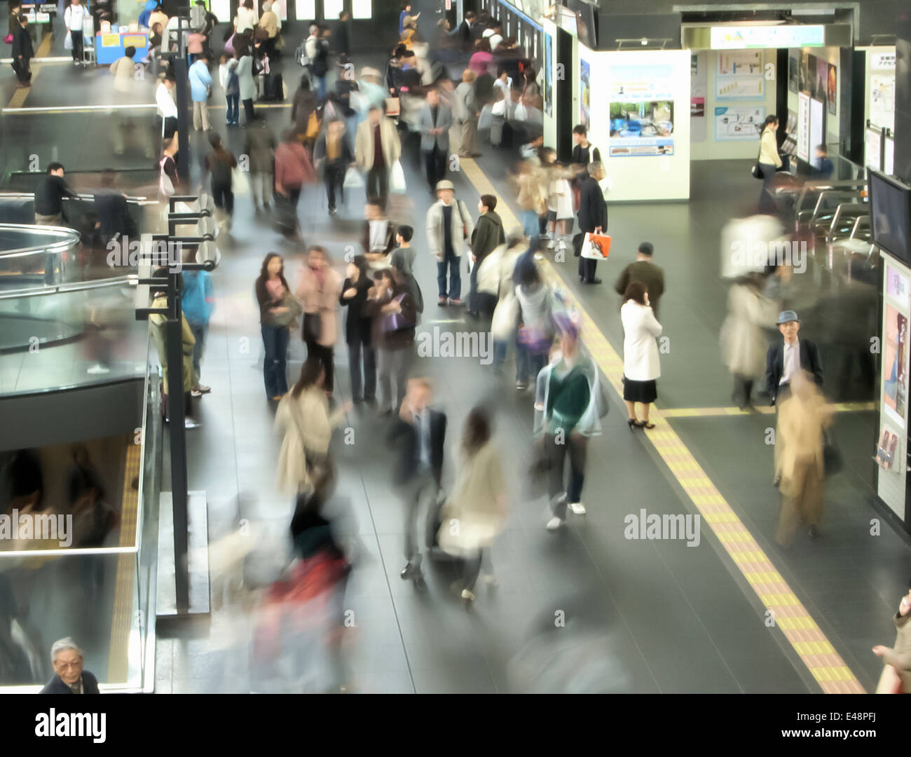 Rushing crowd hi-res stock photography and images - Alamy