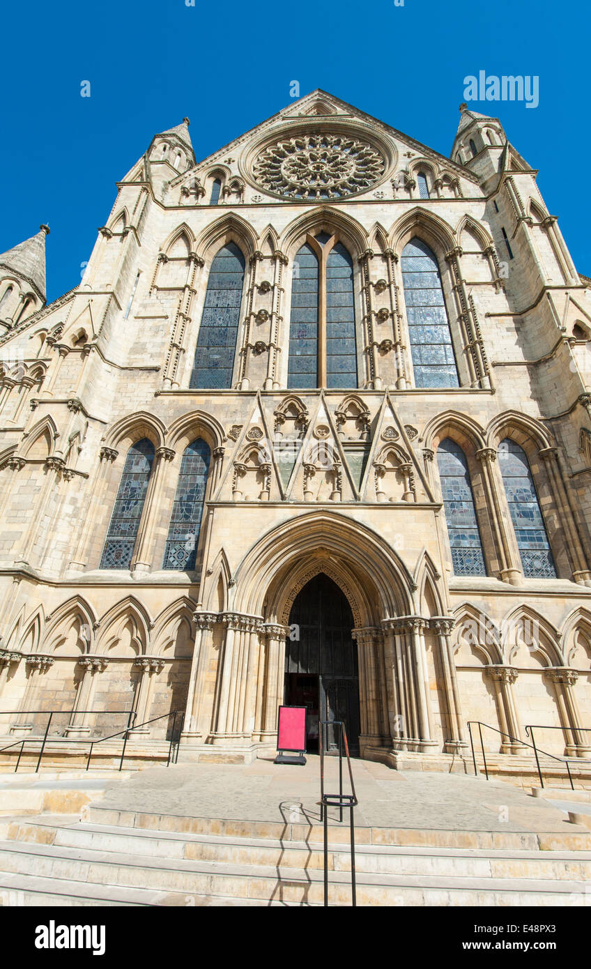 Cathedral exterior large hi-res stock photography and images - Alamy