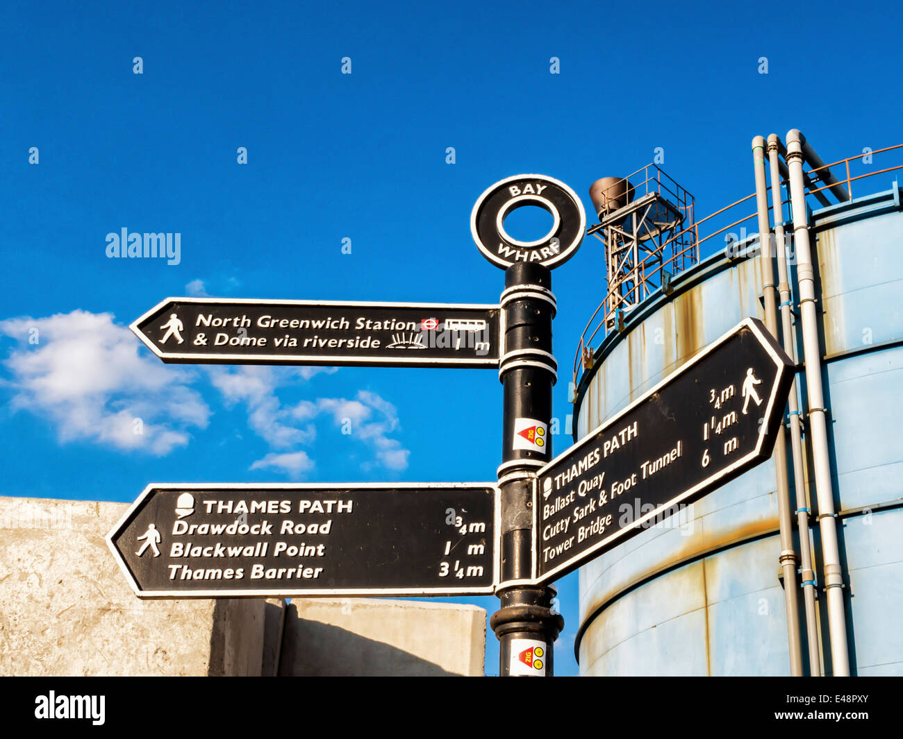 Thames path greenwich hi-res stock photography and images - Alamy