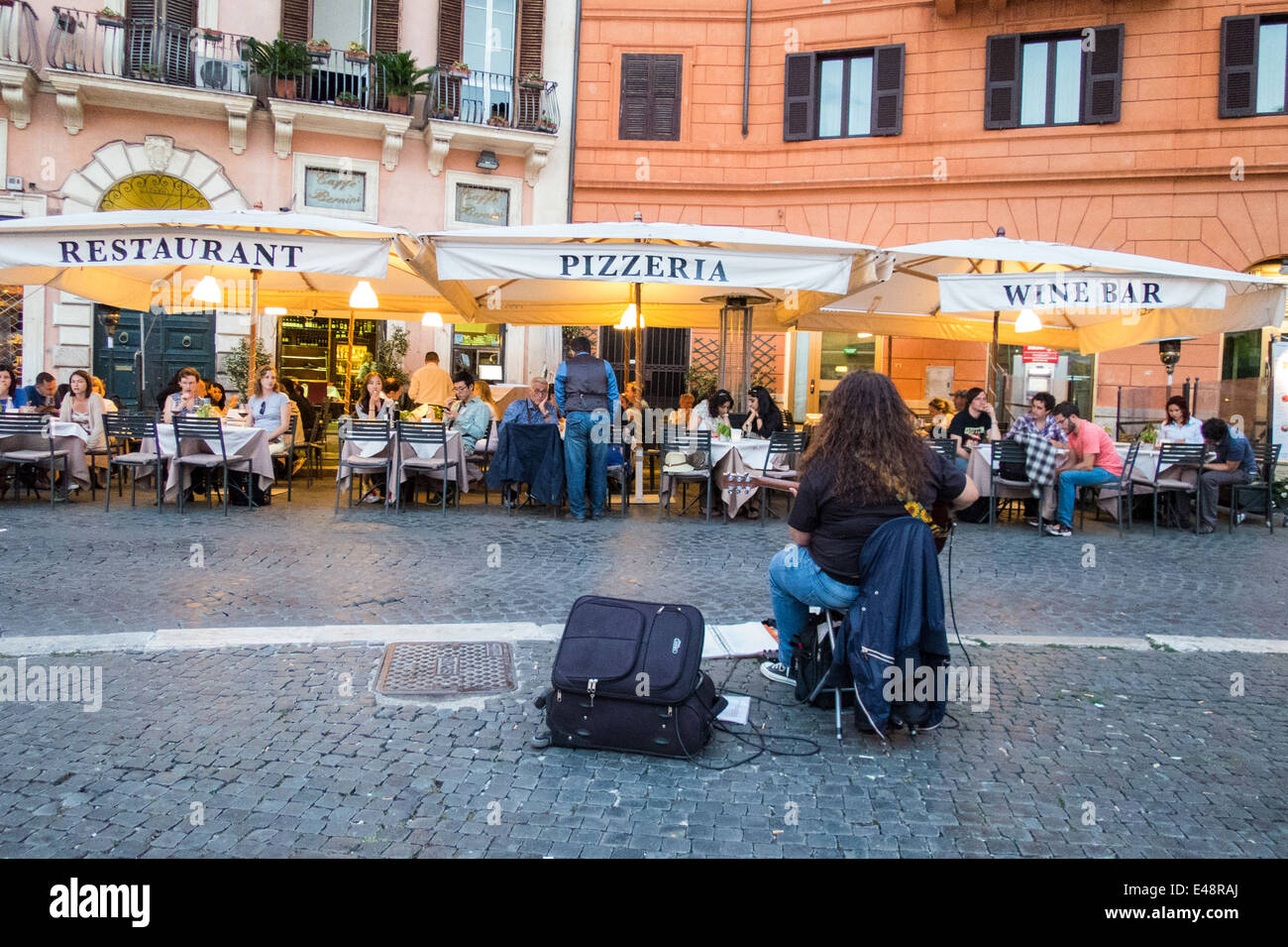 Piazza navona restaurant hi-res stock photography and images - Alamy