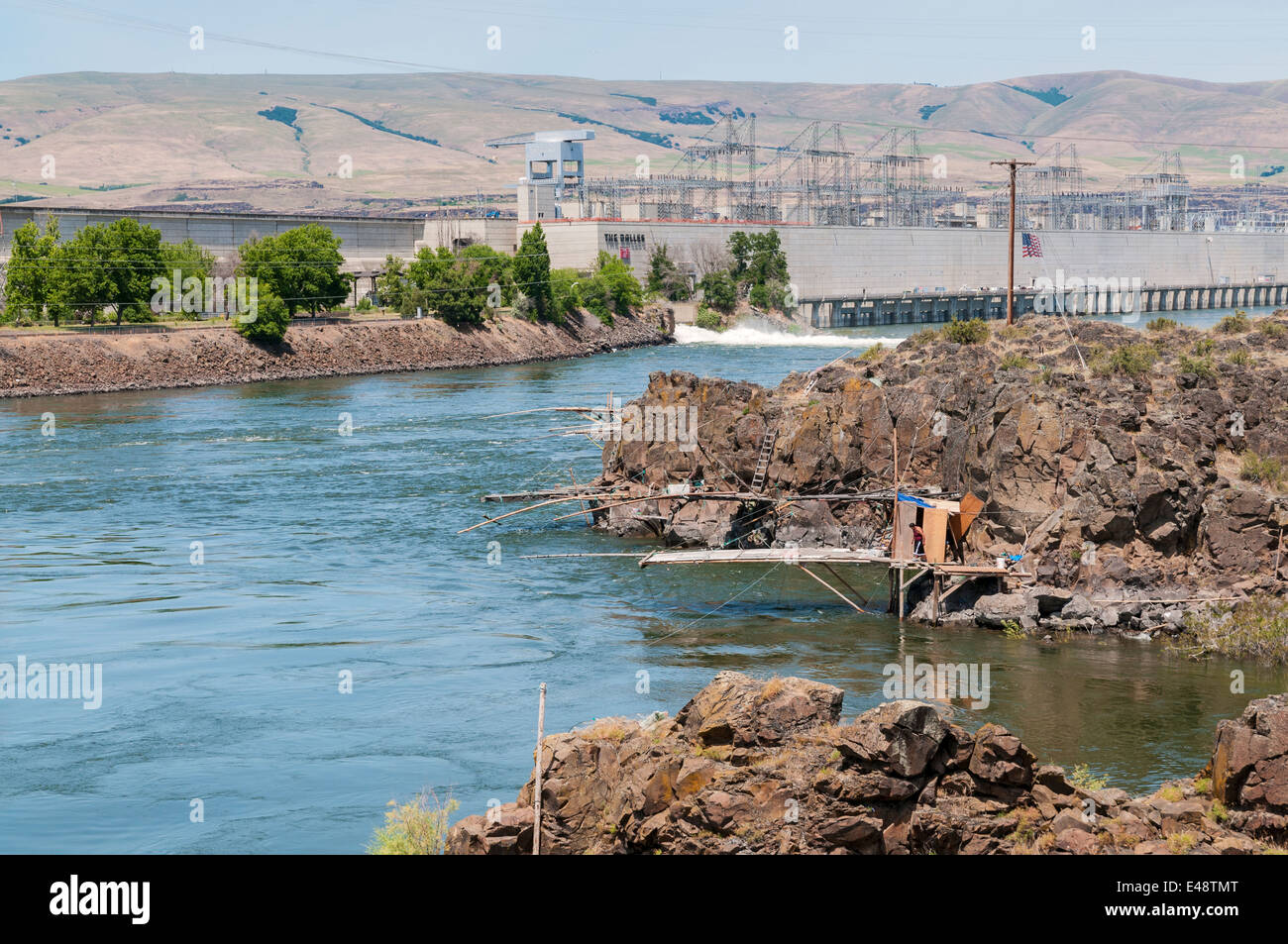 Oregon, The Dalles Dam on the Columbia River, native american indian ...
