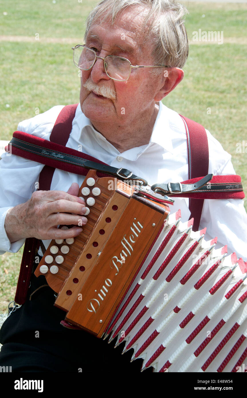 Melodeon hi-res stock photography and images - Alamy