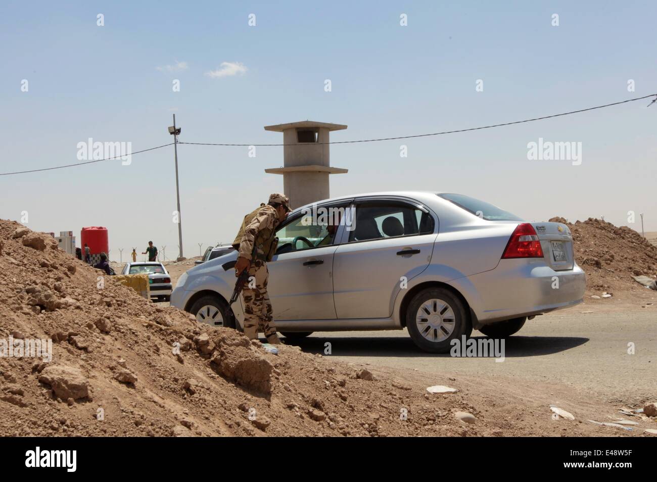 Kurdish security forces reinforce checkpoints due to the heavy influx ...