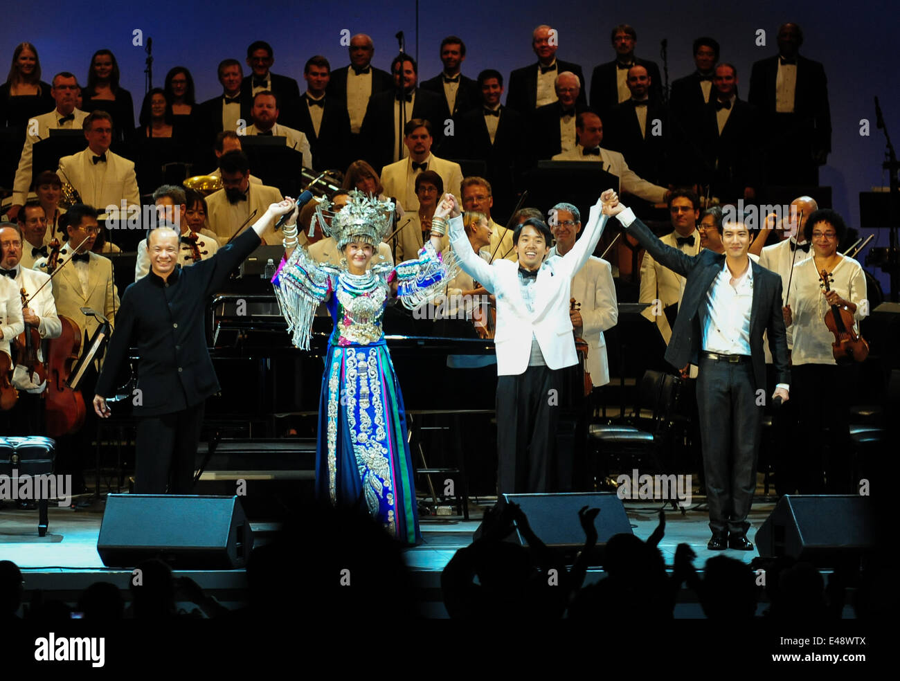 Los Angeles, USA. 5th July, 2014. (from L to R) Pianist Rueibin Chen ...
