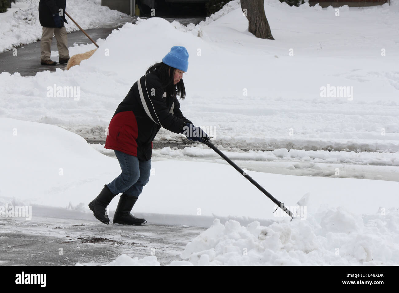 Woman shovel snow hi-res stock photography and images - Alamy