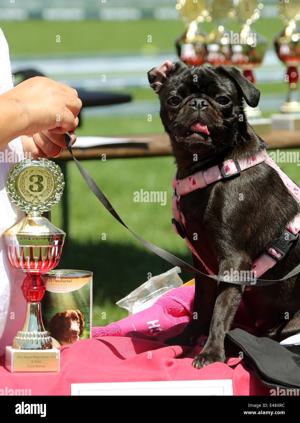 Victory podium hi-res stock photography and images - Alamy