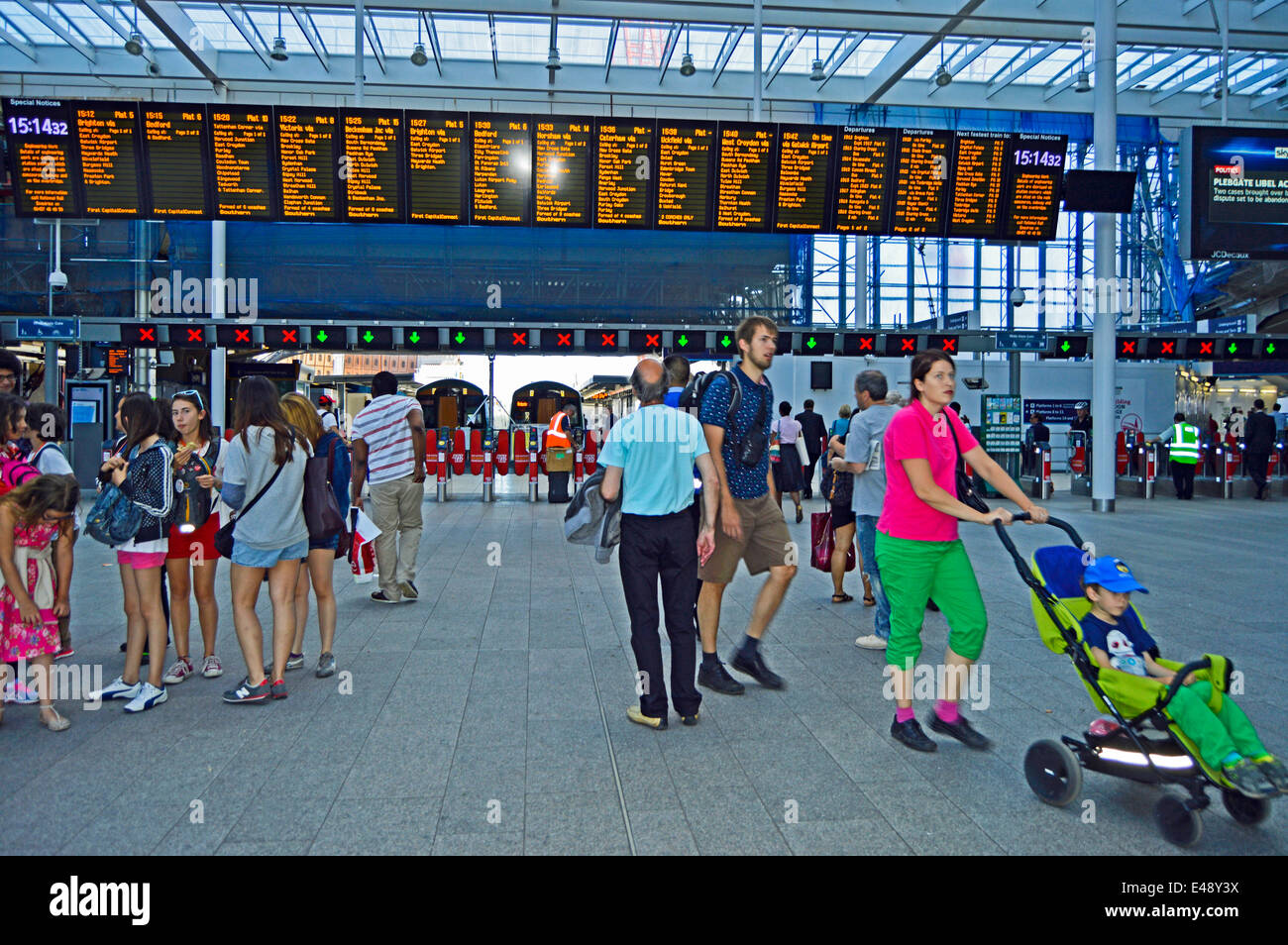 London bridge station redevelopment hi-res stock photography and images ...