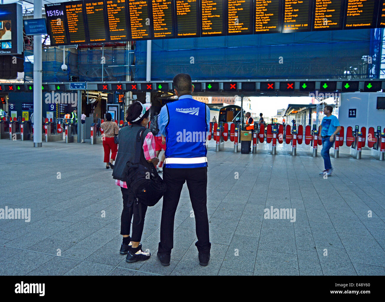 London bridge train station hi-res stock photography and images - Alamy