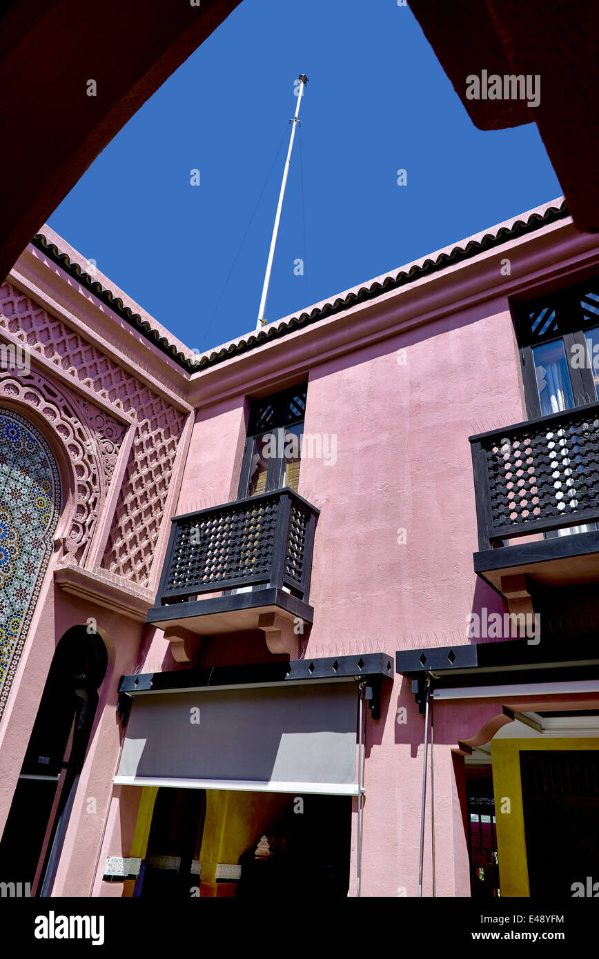 Moroccan architecture with mauve paint building structure detail Stock ...