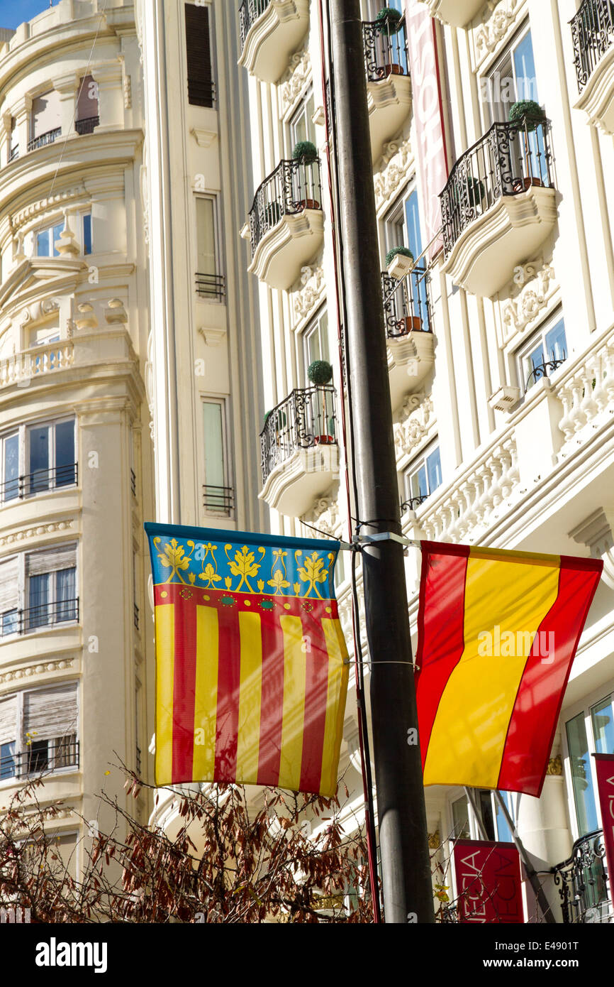 Lamp post banners hi-res stock photography and images - Alamy