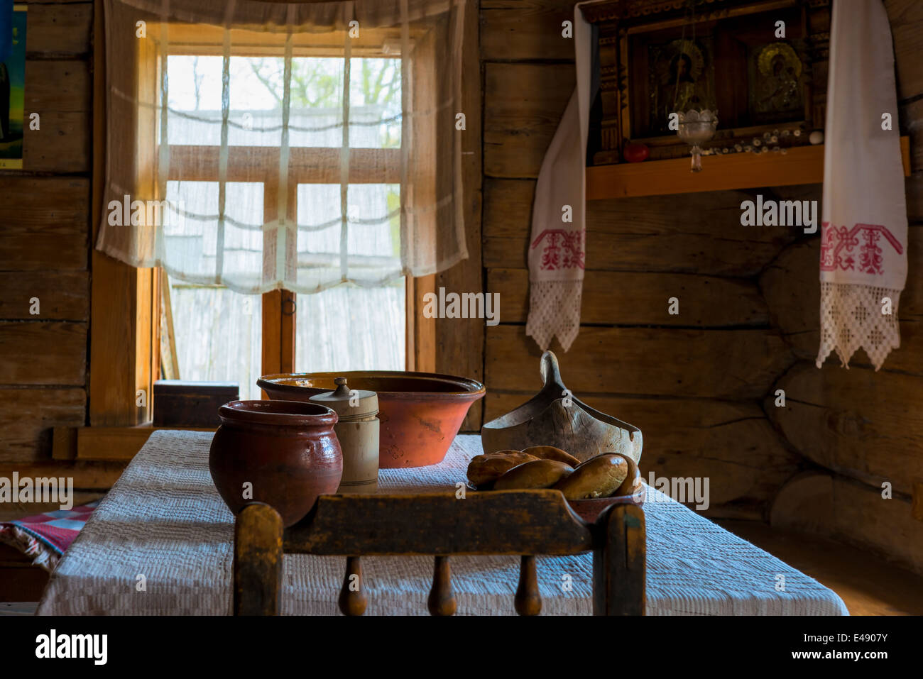 Russian hut hi-res stock photography and images - Alamy