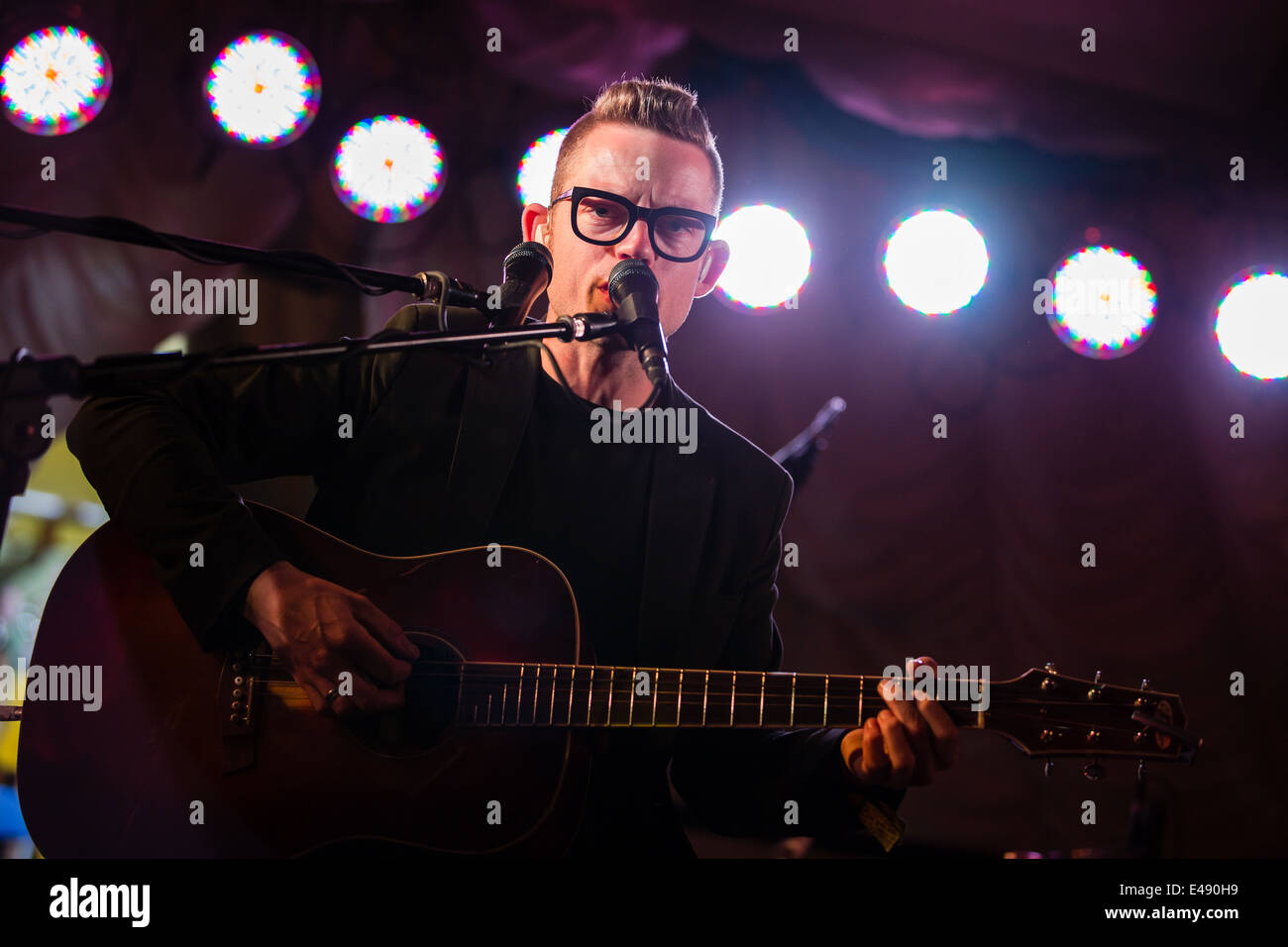 Rabbit hole glastonbury hi-res stock photography and images - Alamy