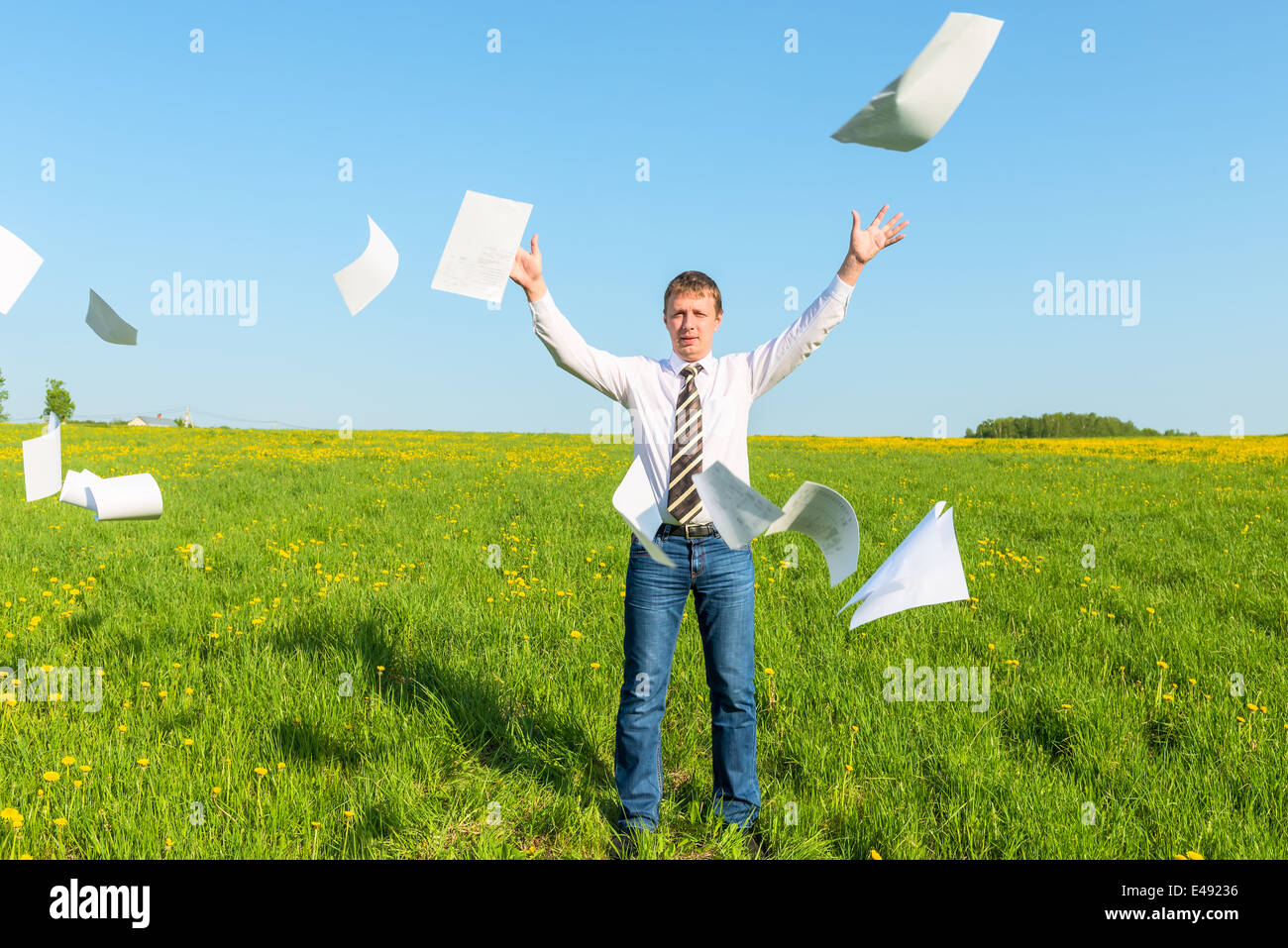 Papers flying wind hi-res stock photography and images - Alamy