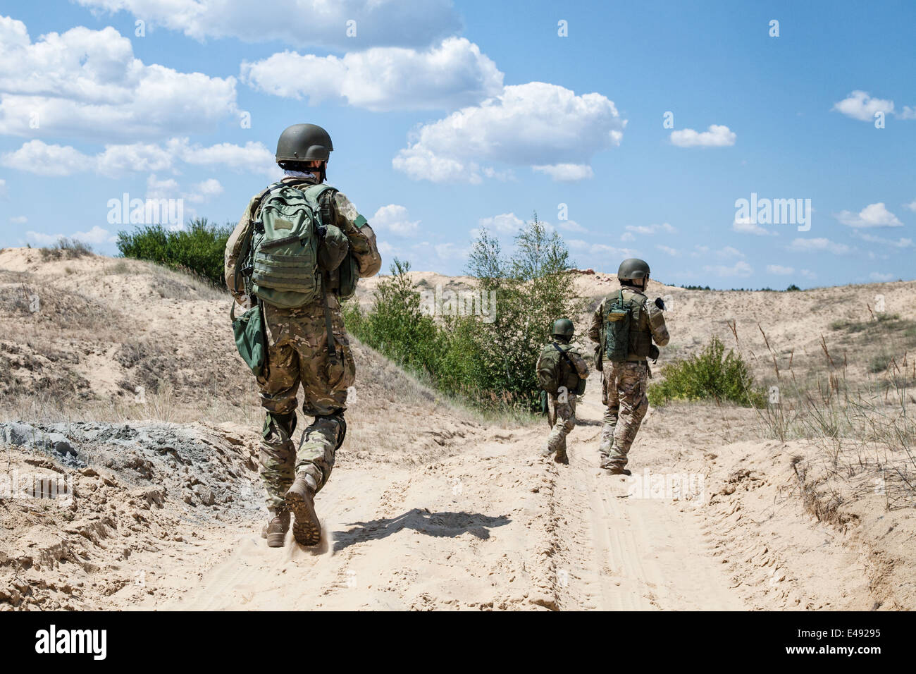 Army patrolling patrol hi-res stock photography and images - Alamy
