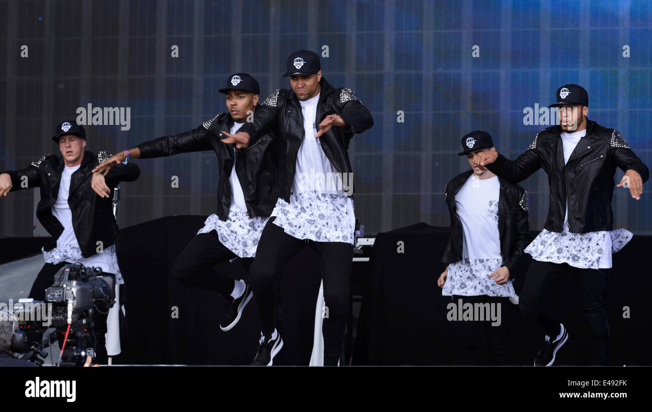 Diversity dance banjo hi-res stock photography and images - Alamy