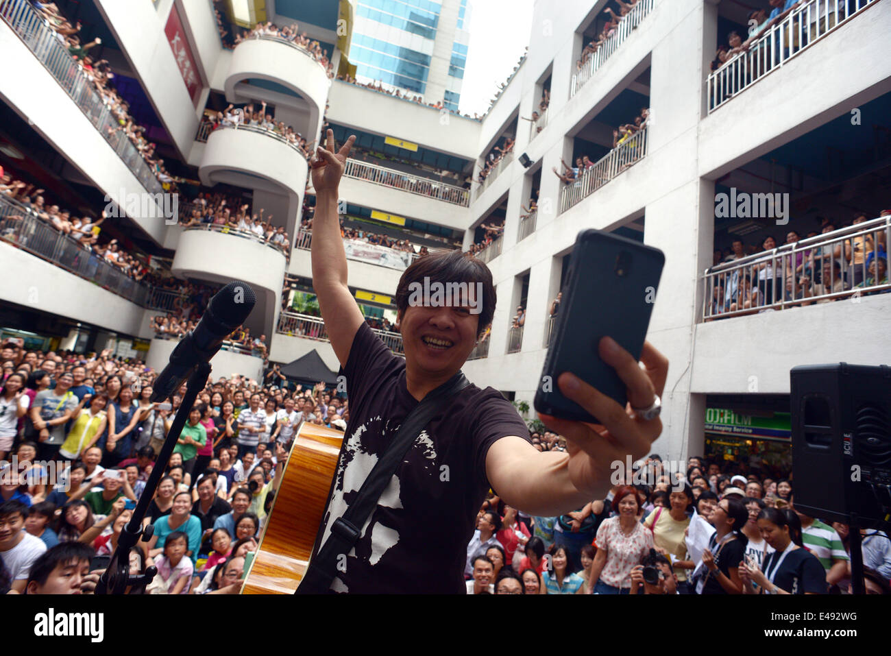 Loi singer hi-res stock photography and images - Alamy