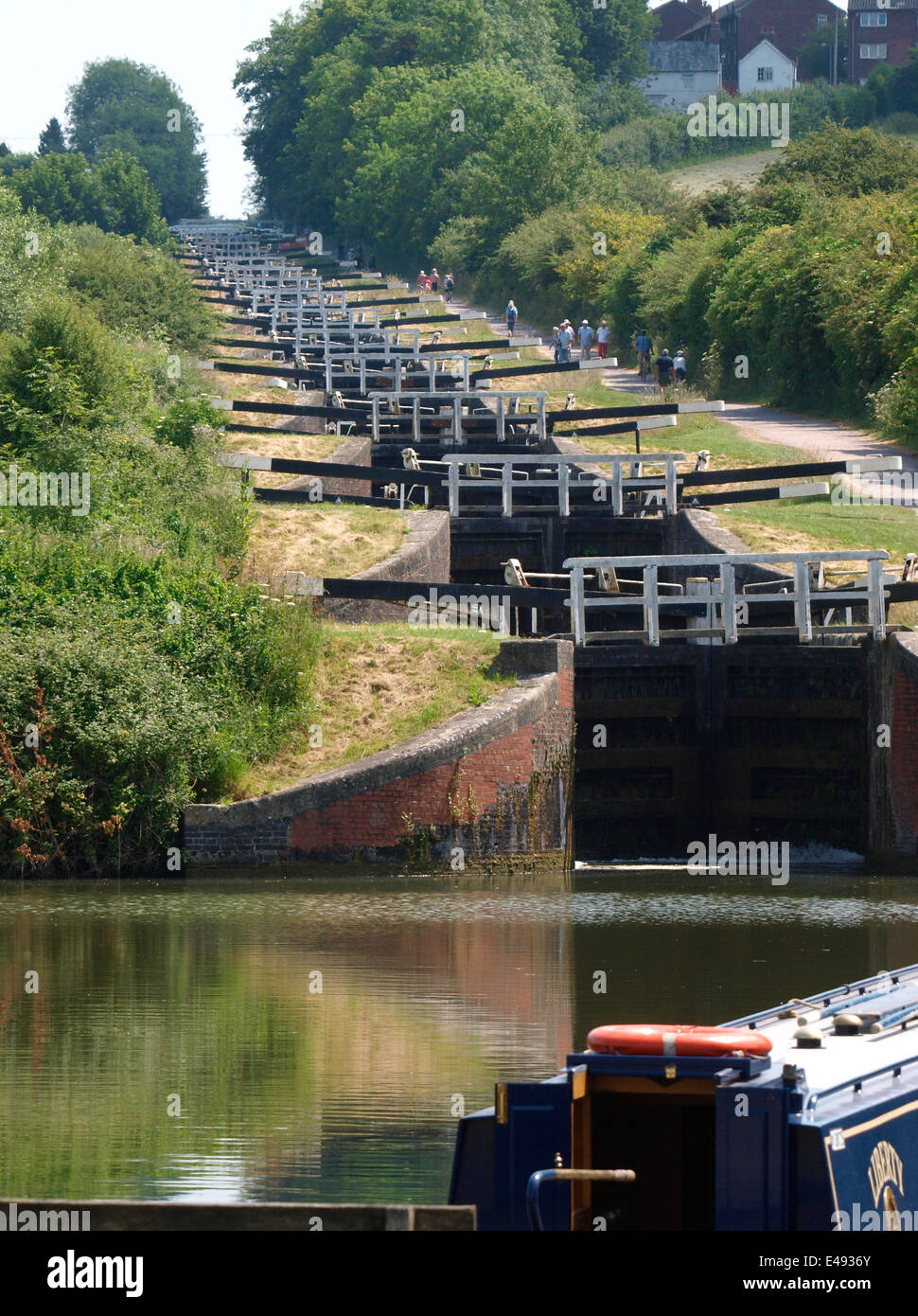 Many canal locks hi-res stock photography and images - Alamy