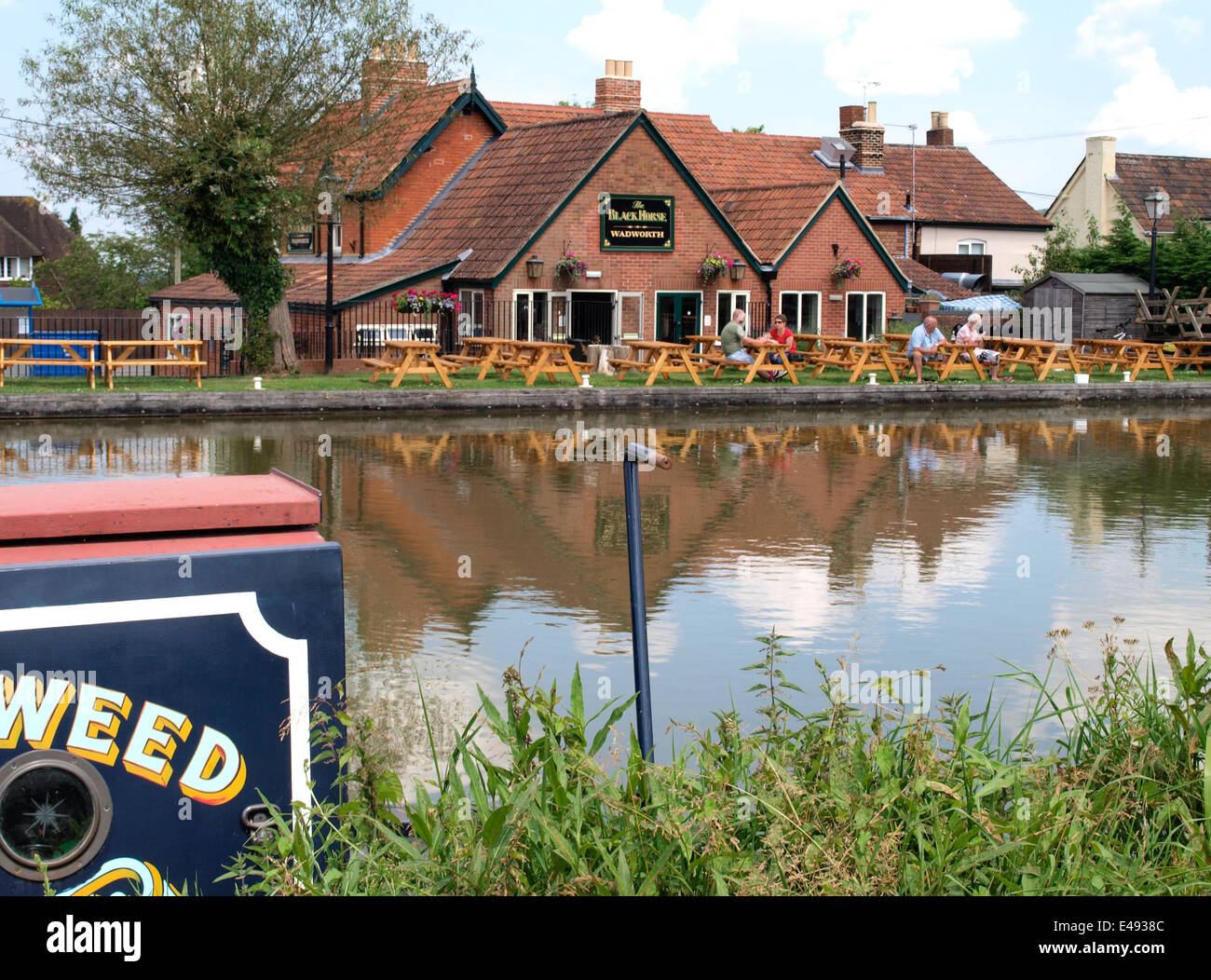 The Black Horse Pub, Caen Hill Locks on the Kennet and Avon Canal ...